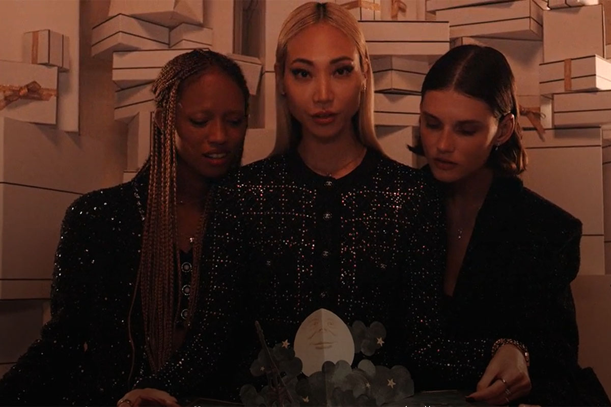 Once Upon a Moon, Chanel augura buone feste