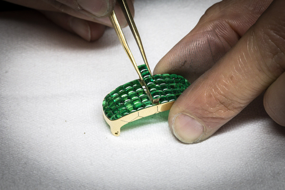 Serti Mystérieux: Van Cleef & Arpels e l'arte di valorizzare le pietre